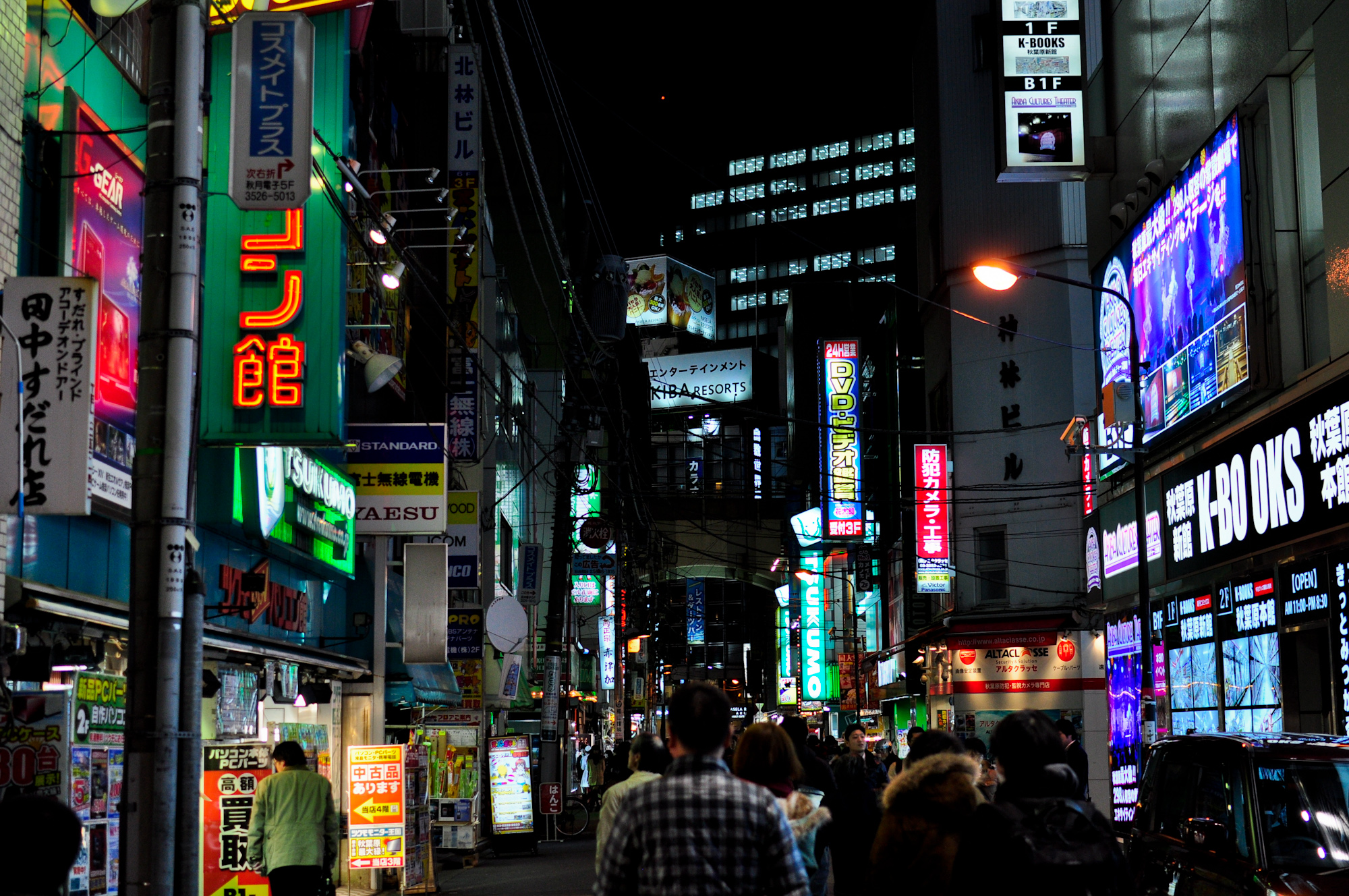 Paseo por Akihabara, Tokyo y visita a Super Potato - Javilop