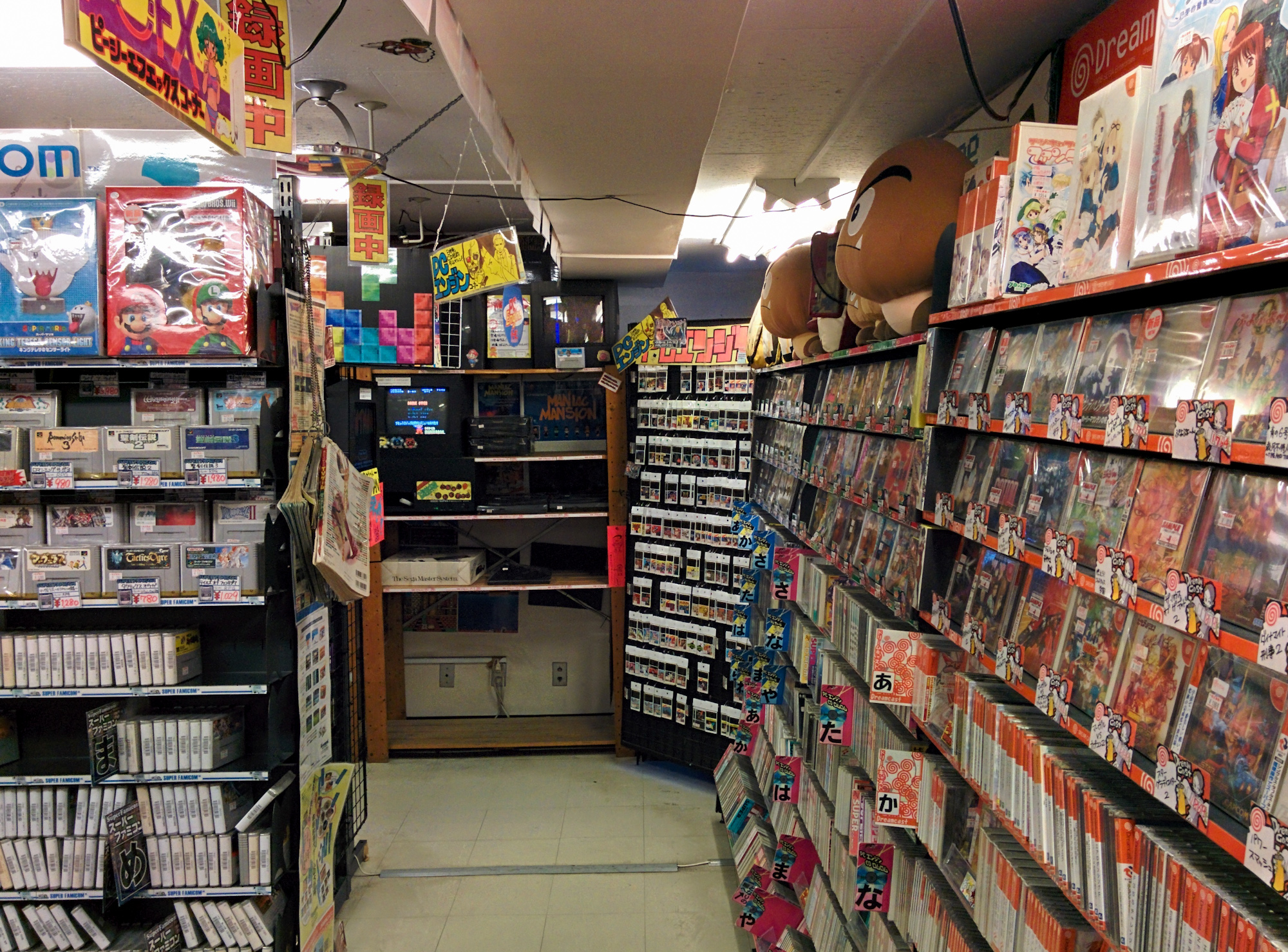 Paseo por Akihabara, Tokyo y visita a Super Potato - Javilop